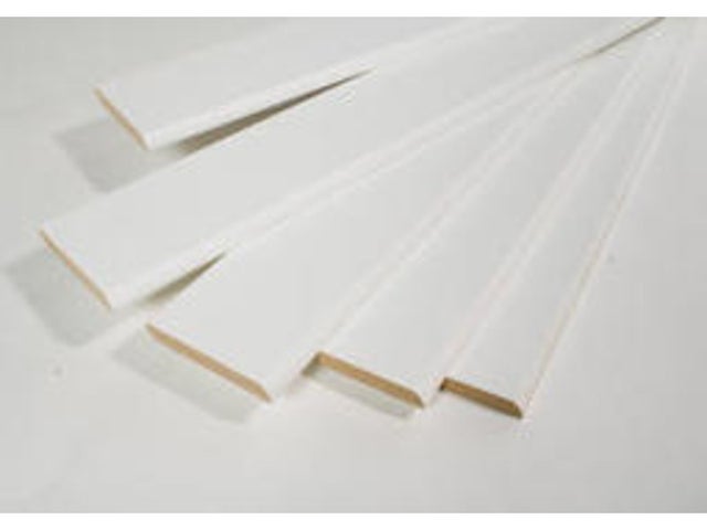 Lot de 5 plinthes médium en MDF arrondies peint blanc, 9 x 70 mm, L.2 m